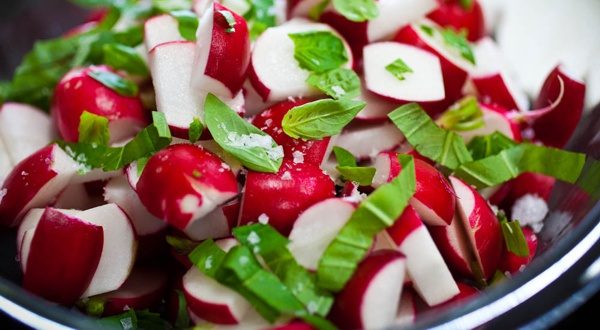 10 Receitas de Salada de Rabanete Light - MundoBoaForma.com.br