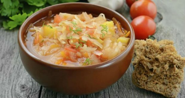 10 Receitas de Sopa de Repolho Light para Emagrecer - MundoBoaForma.com.br