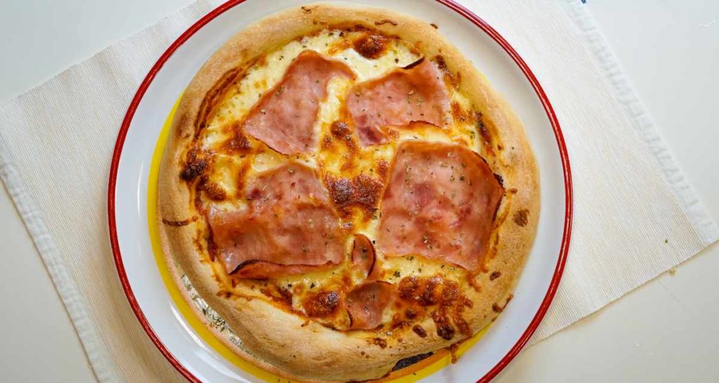 Receita de pizza de tapioca light fácil e rápida de fazer - MundoBoaForma