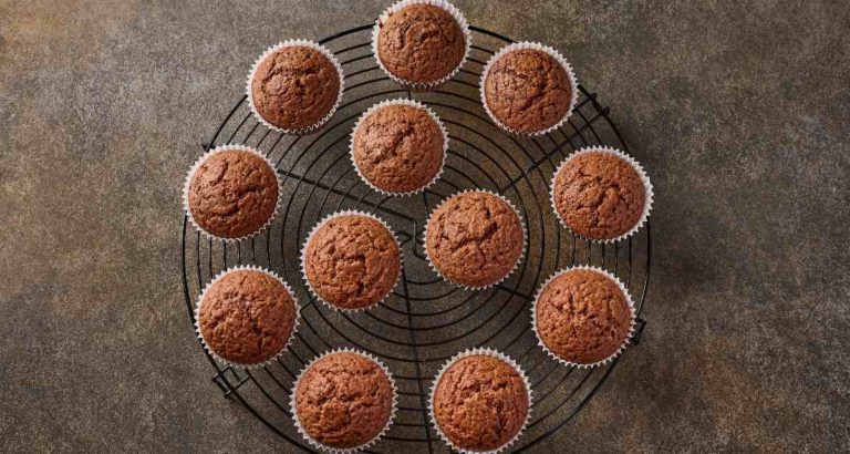 Receita fácil de cupcake fit de liquidificador - MundoBoaForma