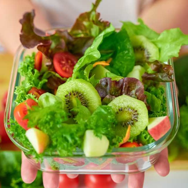 Receita de salada de alface com frutas light deliciosa
