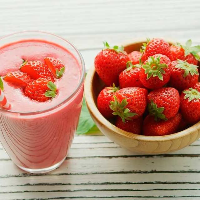 Receita de smoothie de banana e morango para emagrecer - MundoBoaForma