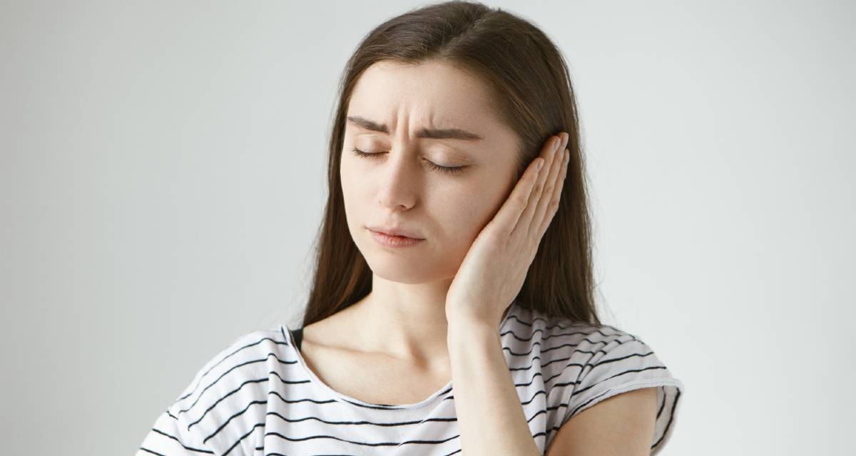 Ouvido inflamado (otite): principais causas e o que fazer - MundoBoaForma
