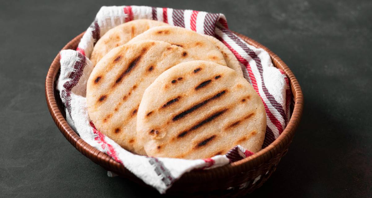 Arepa: o que é, benefícios, principais ingredientes e receitas ...
