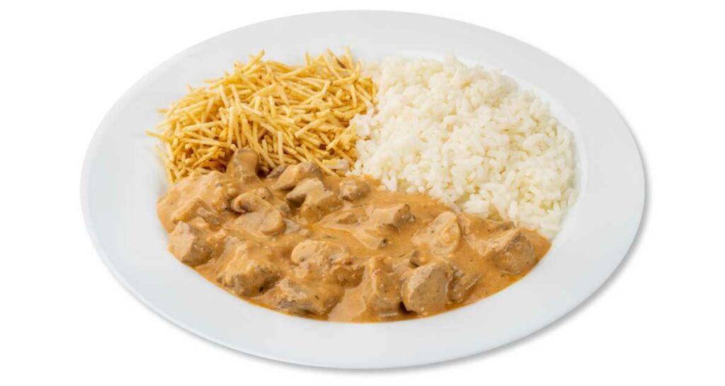 Receita de strogonoff de carne simples sem creme de leite - MundoBoaForma