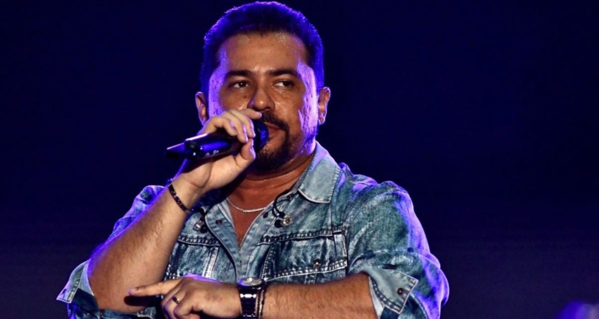 Psoríase: doença que afeta cantor o Xand Avião - MundoBoaForma