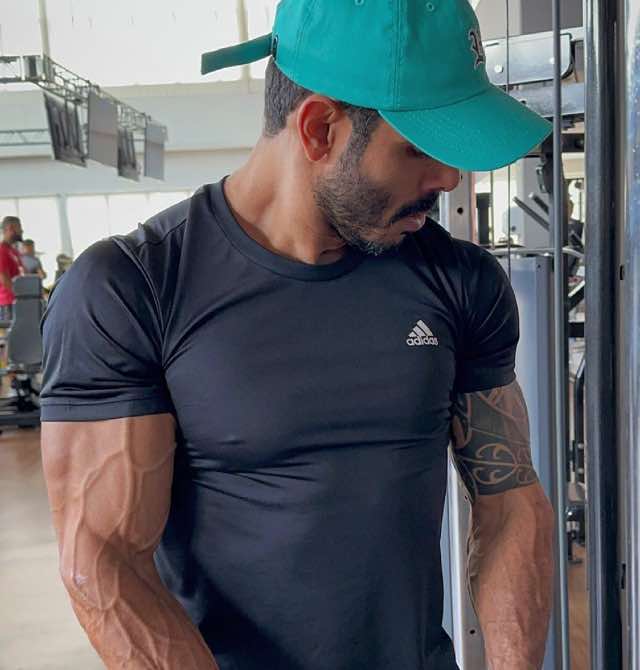 Ex-BBB Rodolffo viraliza por pernas finas em vídeo na academia ... Ex-BBB Rodolffo viraliza por pernas finas em vídeo na academia ...