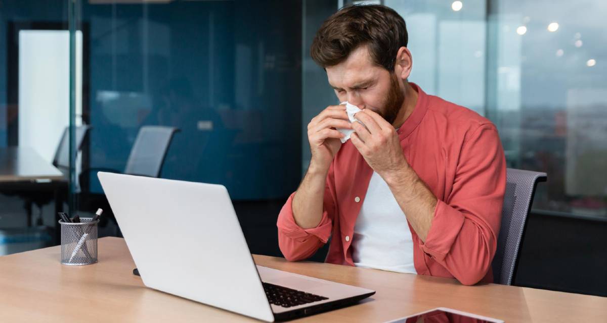 Cheiro ruim ao espirrar: principais causas e como tratar - MundoBoaForma