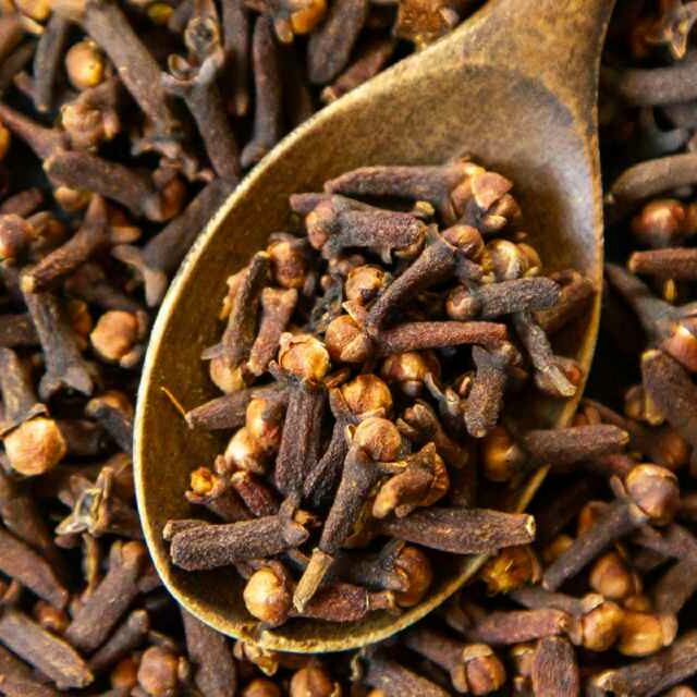 Chá de cravo - Como fazer, receitas, benefícios e dicas - MundoBoaForma