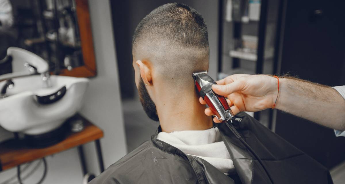 Raspar o cabelo faz ele crescer mais forte e diferente? - MundoBoaForma