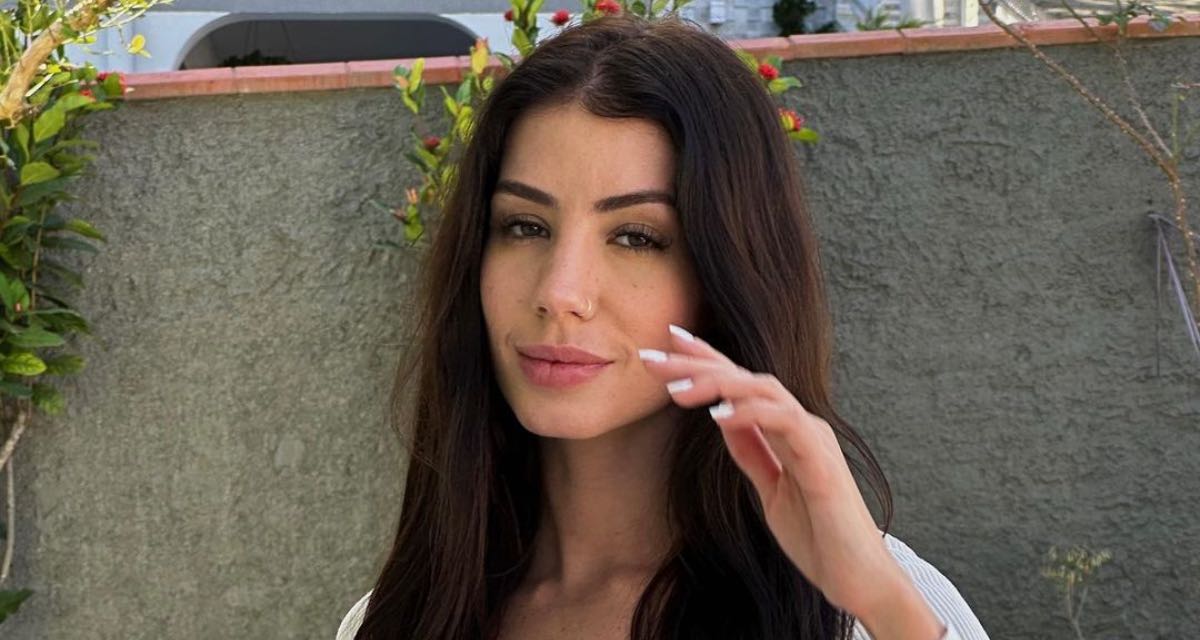 Maria Lina exibe resultados de cirurgias nas mamas e umbigo um mês após ...