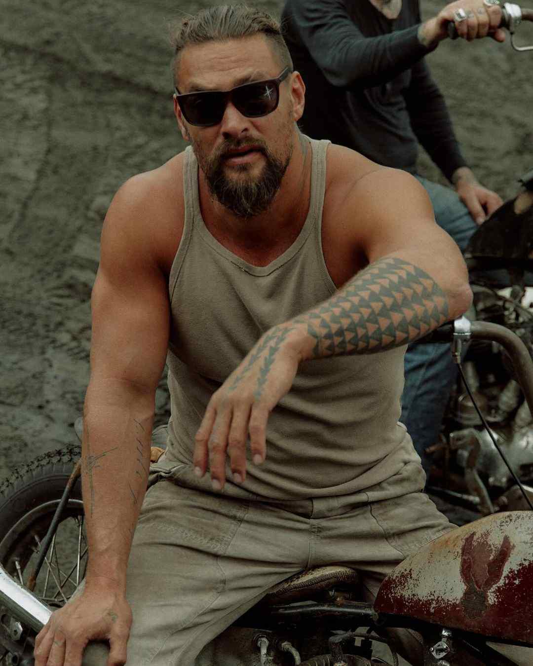 Jason Momoa está mais musculoso que nunca aos 44 anos, conheça sua ...