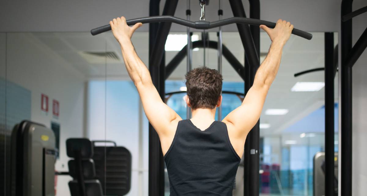 Treino de costas: qual a diferença entre os tipos de pegada na barra ...