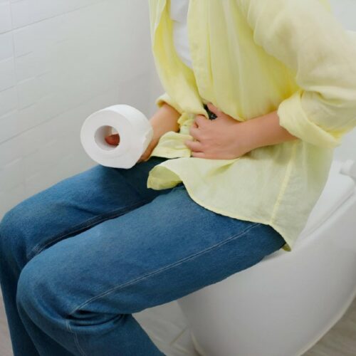 Fezes escuras ou pretas: 5 causas e o que fazer - MundoBoaForma