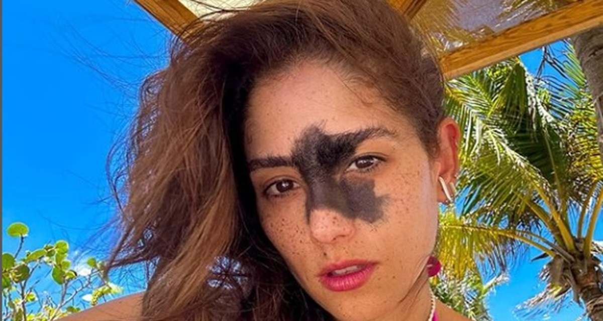 Com pinta no rosto, influencer questiona padrões de beleza na web ...