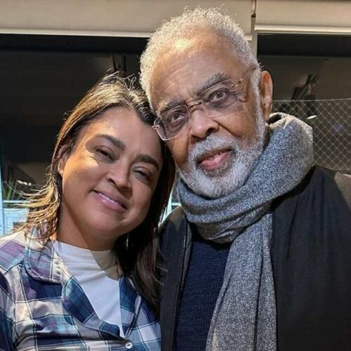 Fezes escuras ou pretas: 5 causas e o que fazer - MundoBoaForma