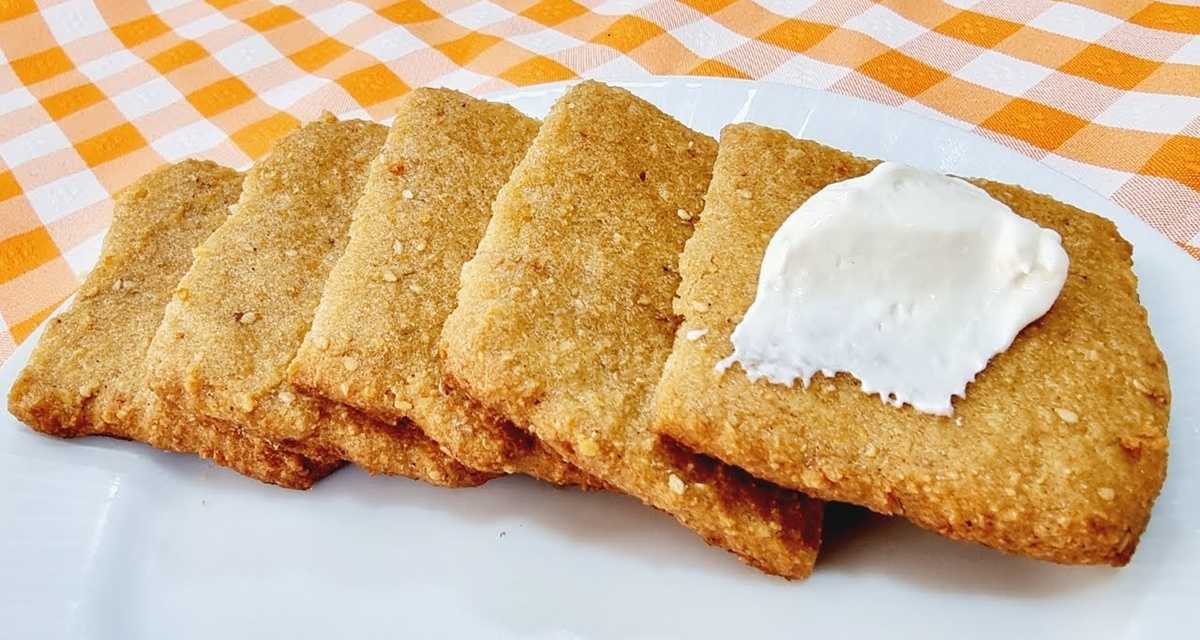 Substitua o pão! Cream cracker low carb de lanche ou café da manhã ...